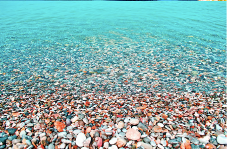 Verão na Grécia: Conheça a praia das pedras coloridas - Perfil Náutico
